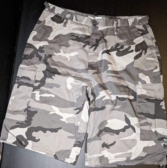 Regal Wear | Shorts | Mens Distressed Camo Designed Cargo Shorts Size ...